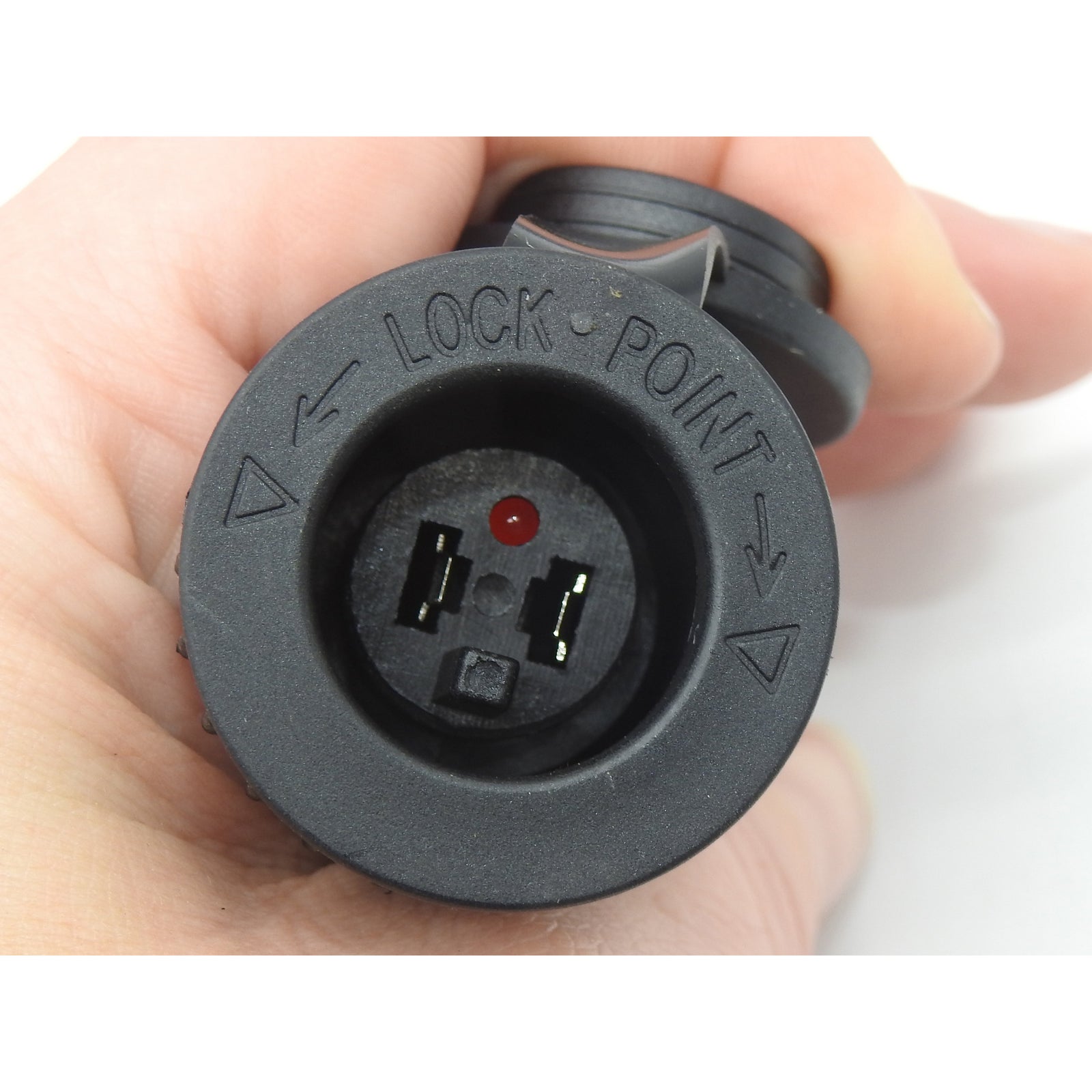 Adaptor - Male Engel plug to Female Cigarette socket | E-C
